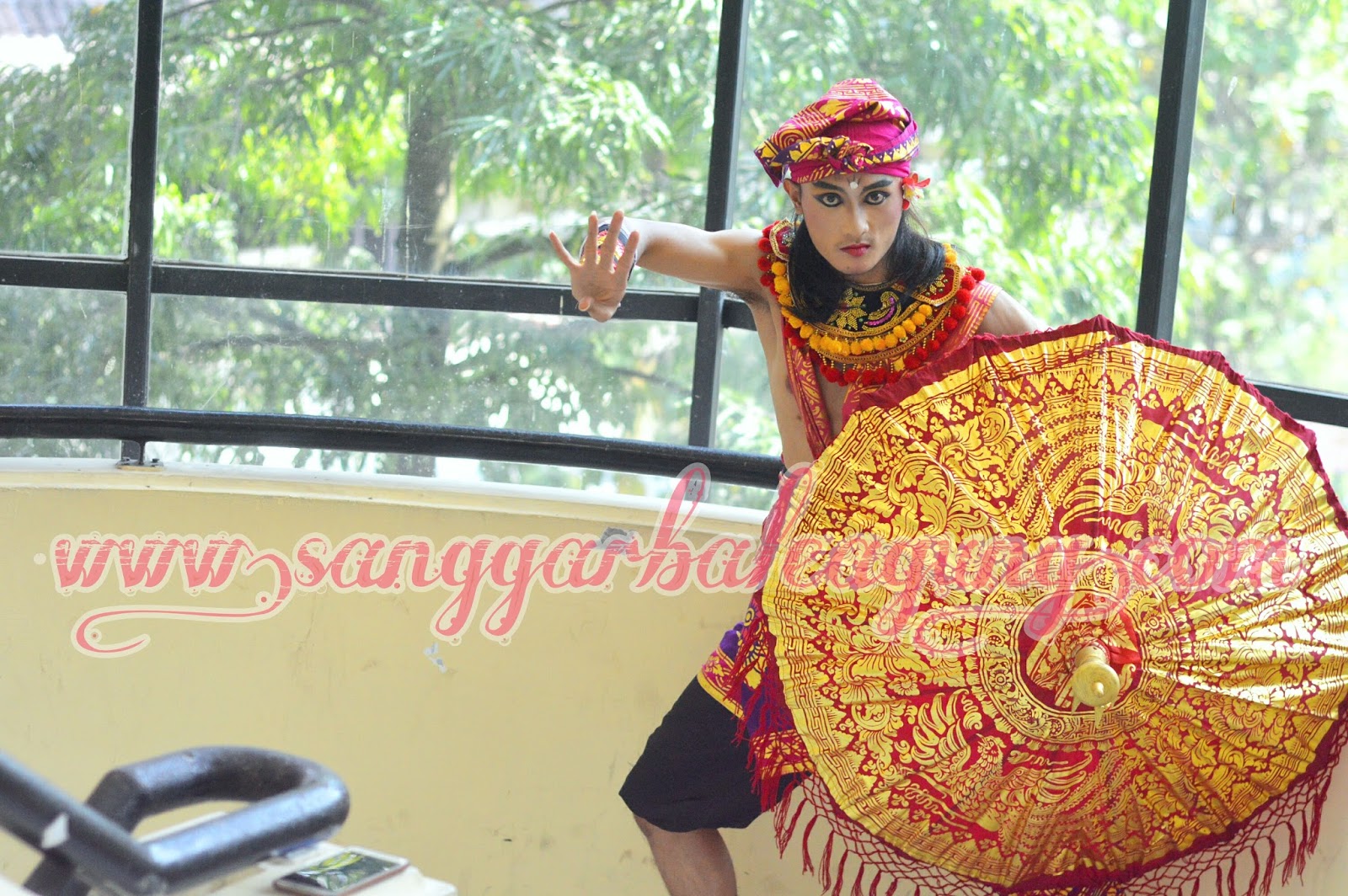 Penari Bali Surabaya: Tata Rias Penari Bali