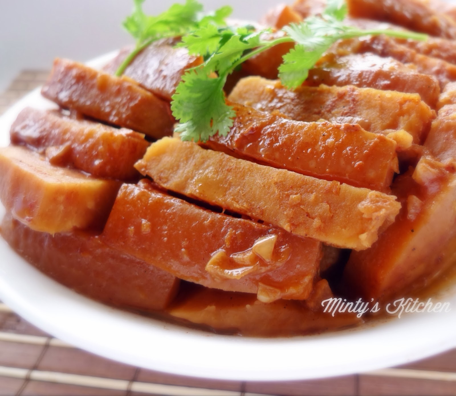 Minty's Kitchen: Hakka Steamed Pork With Yam (芋头扣肉）- Revisited