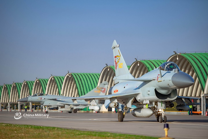 China Defense Blog: Photos of the day: 131st Aviation Brigade "J-10C ...