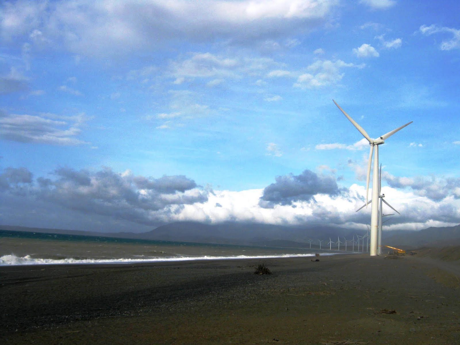 Bisayang Manlalakbay around the Philippines: Pagudpud White Beach ...