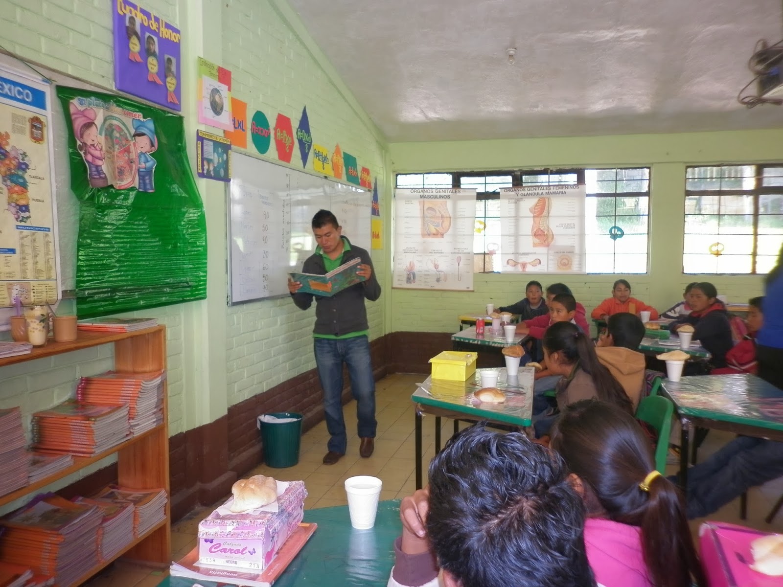 BIBLIOTECA ESCOLAR : INVITADO LECTOR EN 6° "B"