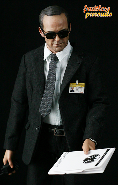 Fruitless Pursuits: Review: Hot Toys Agent Phil Coulson 1/6th Scale ...