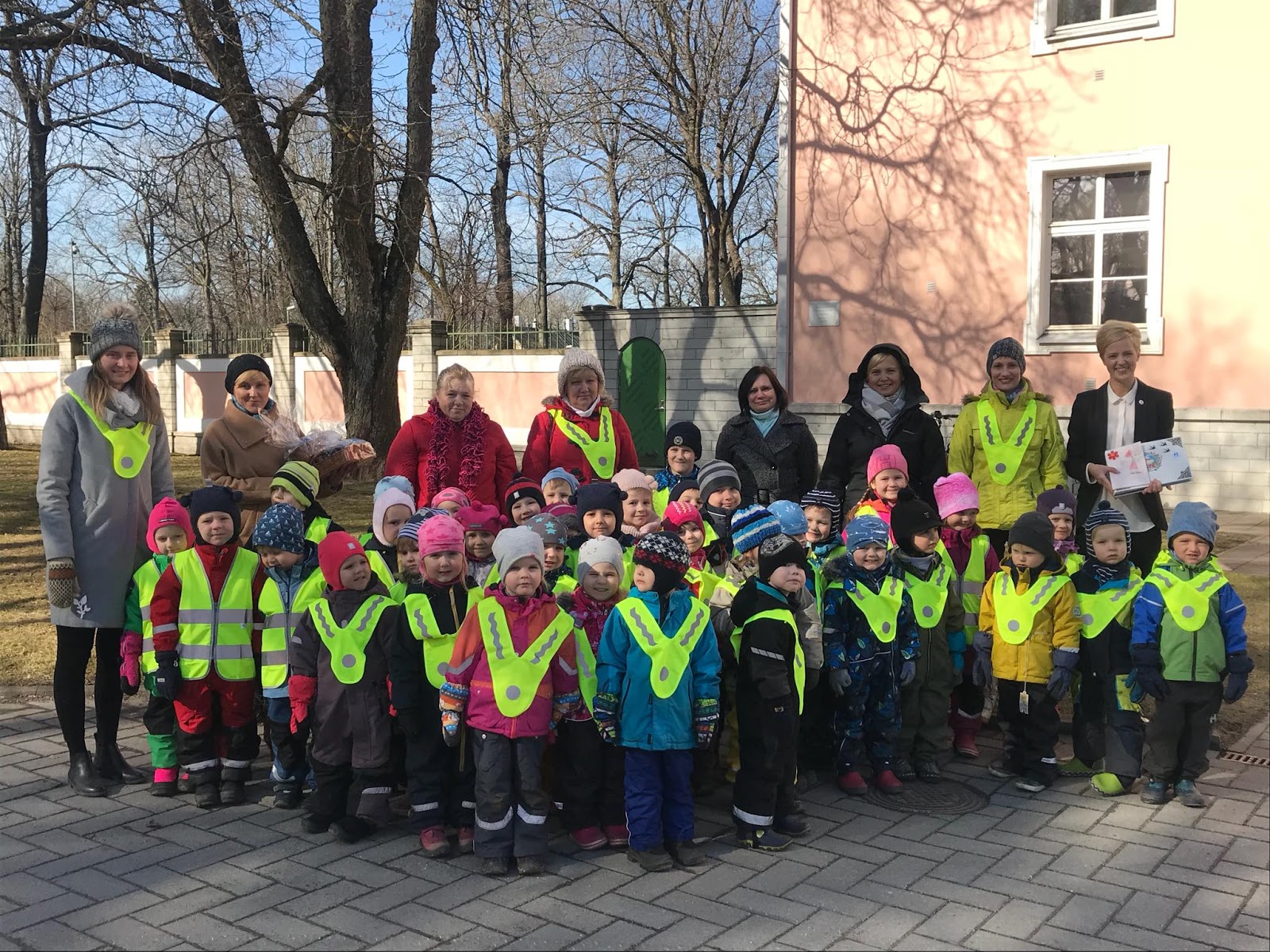 Tallinna Lotte Lasteaed: Kingitus Eesti Vabariigi Presidendile