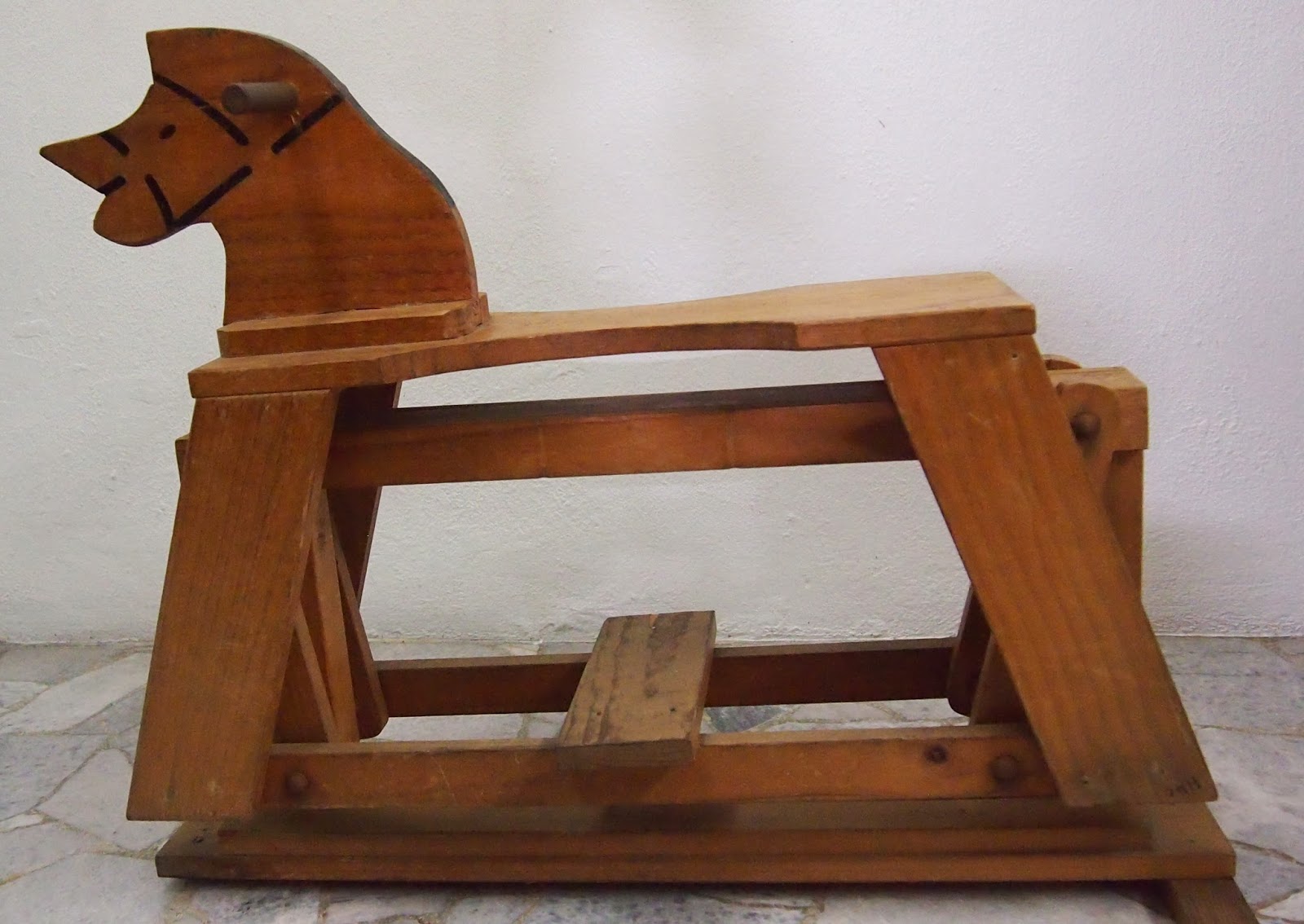 JuaiMurah: Old Classic Solid Wooden Rocking Horse
