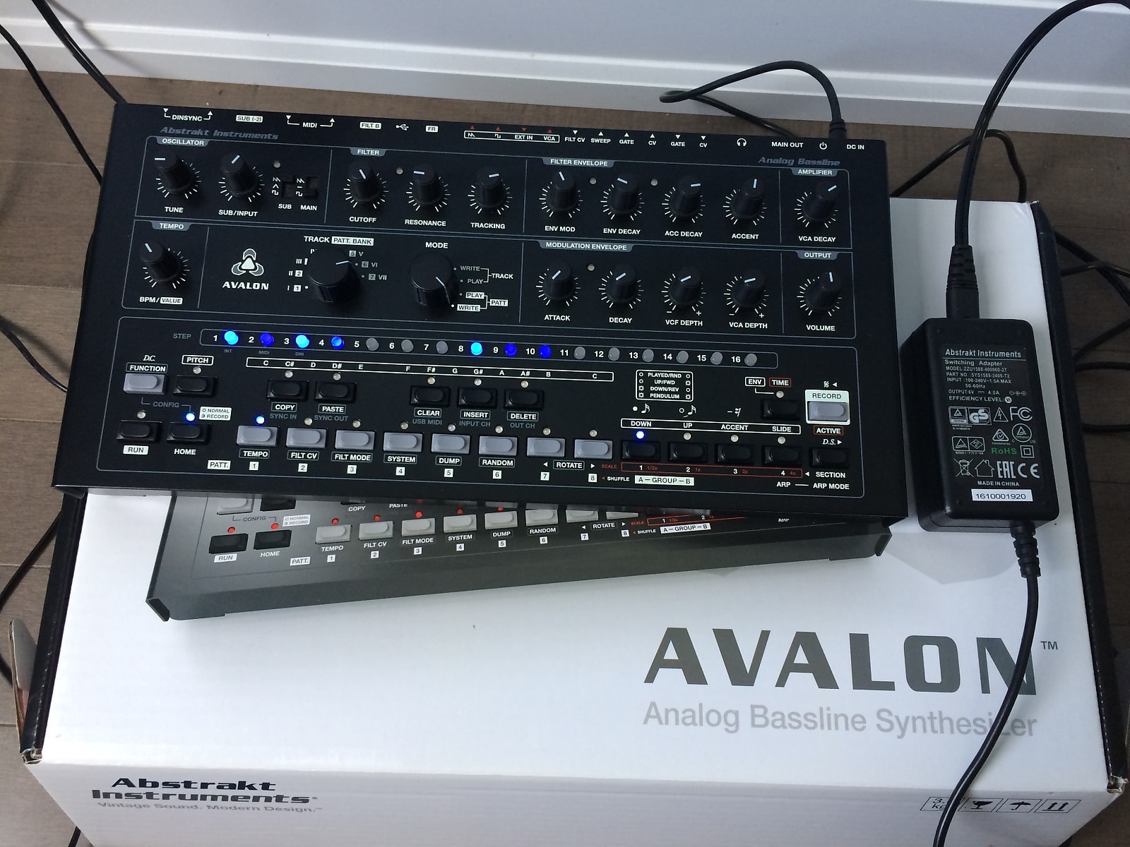 MATRIXSYNTH: Abstrakt Instruments Avalon Analog Bassline Synthesizer ...