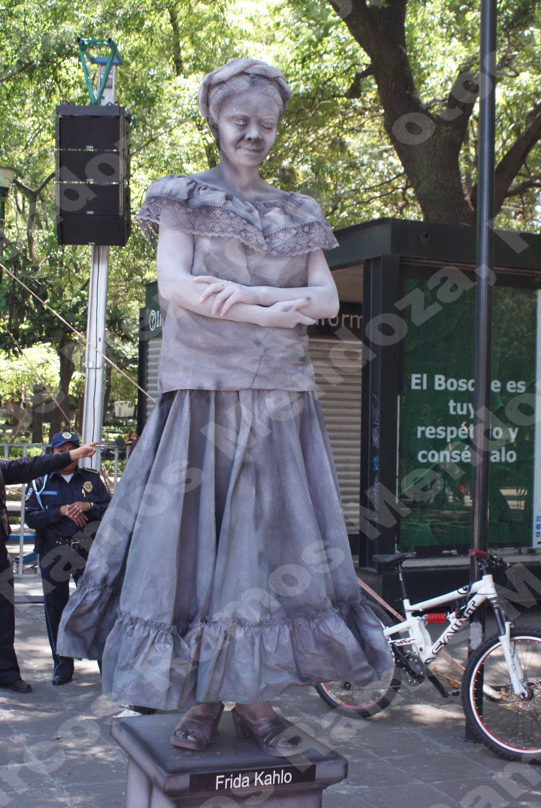 Imágenes de Nuestro México: Estatua Humana de Mujer