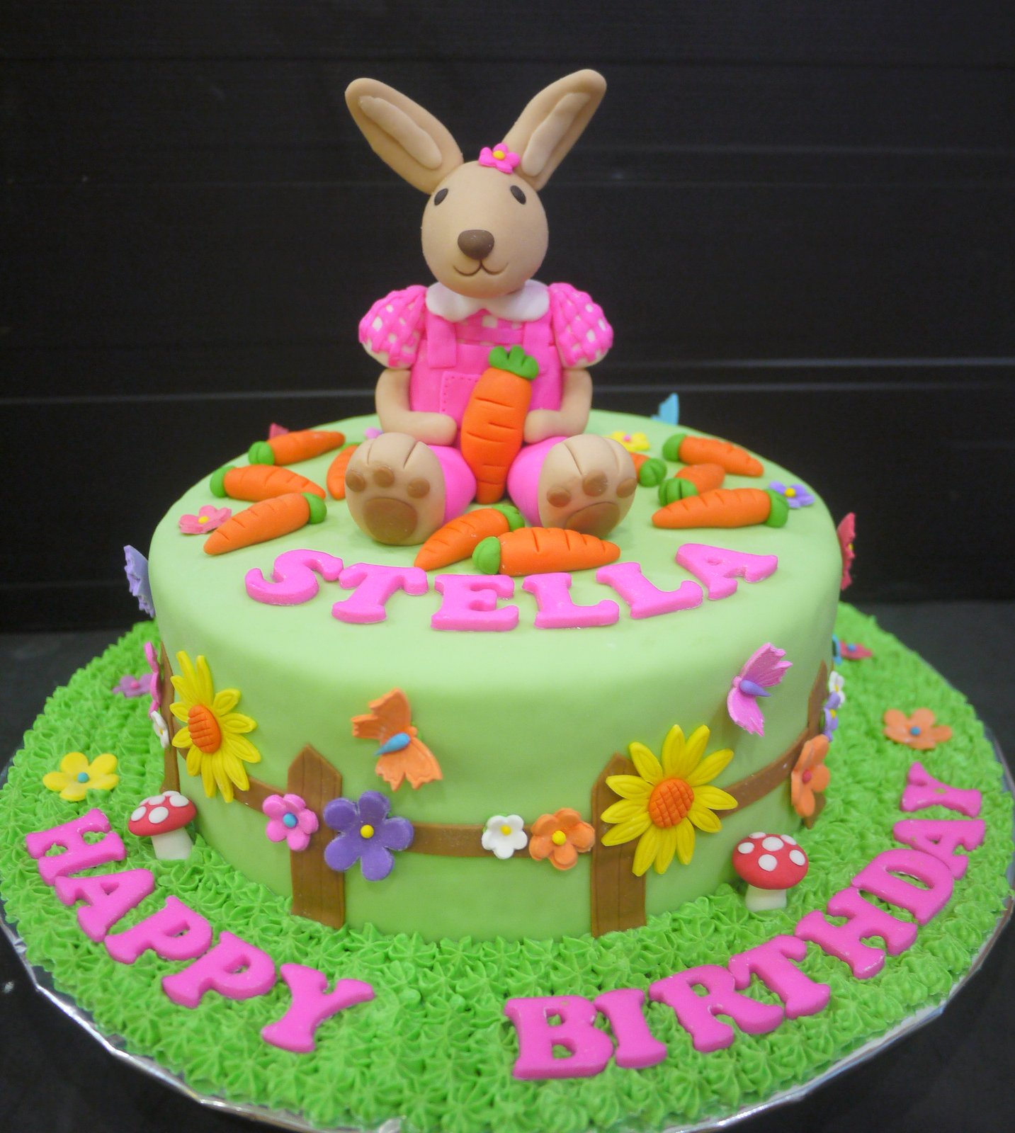 Cupcake Divinity: Stella's Rabbit cake