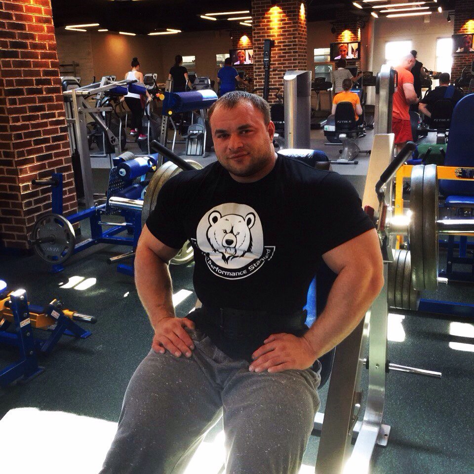 Muscle Lover: Russian huge bodybuilder Sergey Kulaev