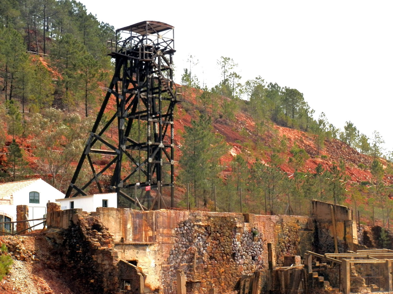 ANTIGUA VIA MINERA CASTILLO DE LAS GUARDAS - NERVA