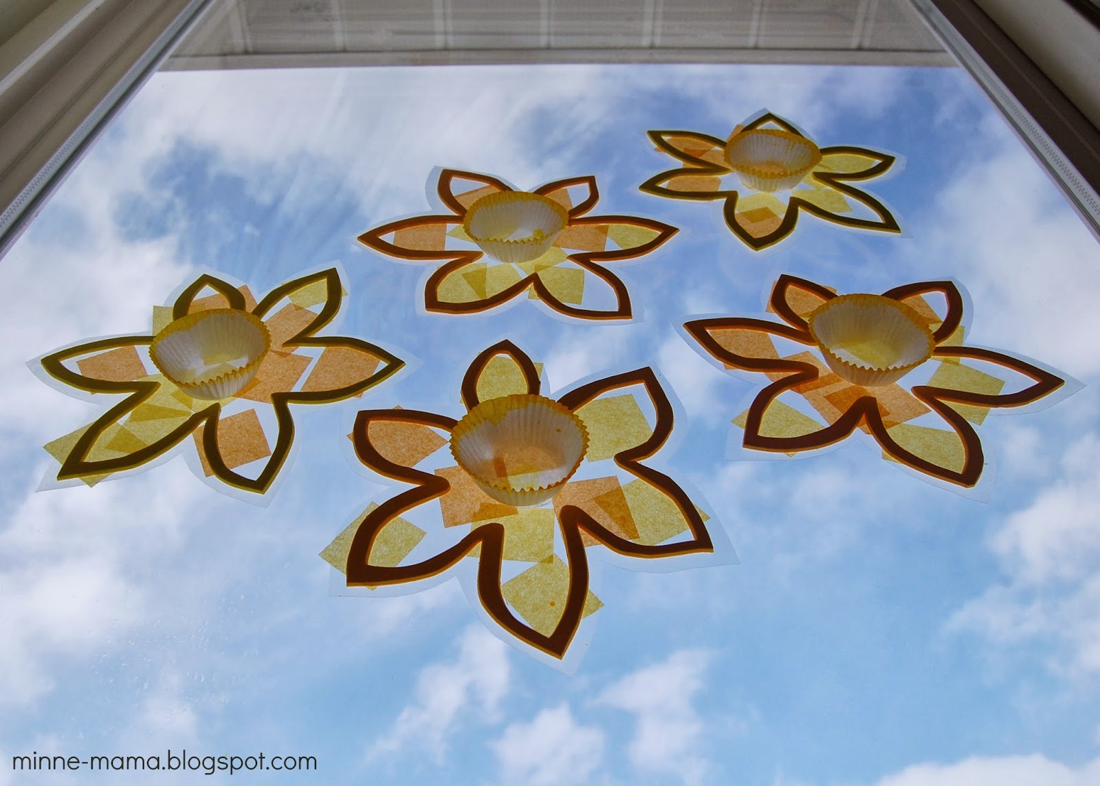 {Guest Post} Toddler-Made Spring Suncatchers
