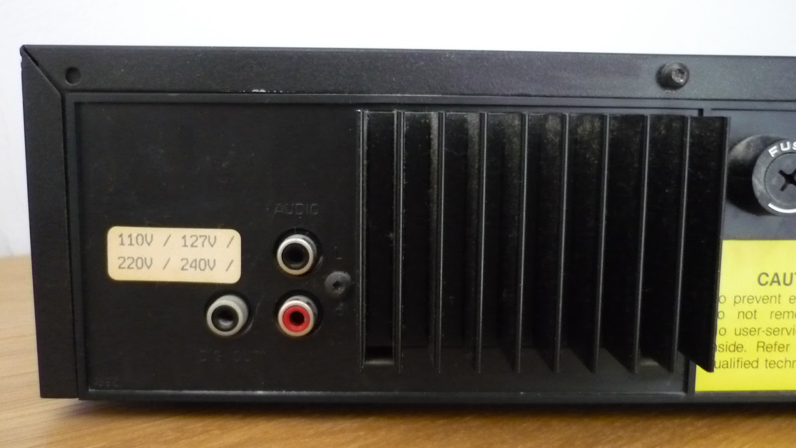 M i c r o C o s e: Recensione Compact Disc Player | Marantz CD273 (1988)