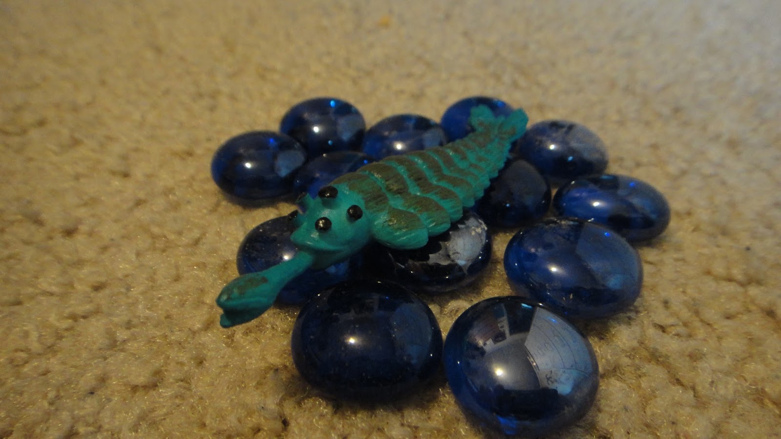 Mostly Mini Dinos!: Groovy Tube Books: Gone Extinct