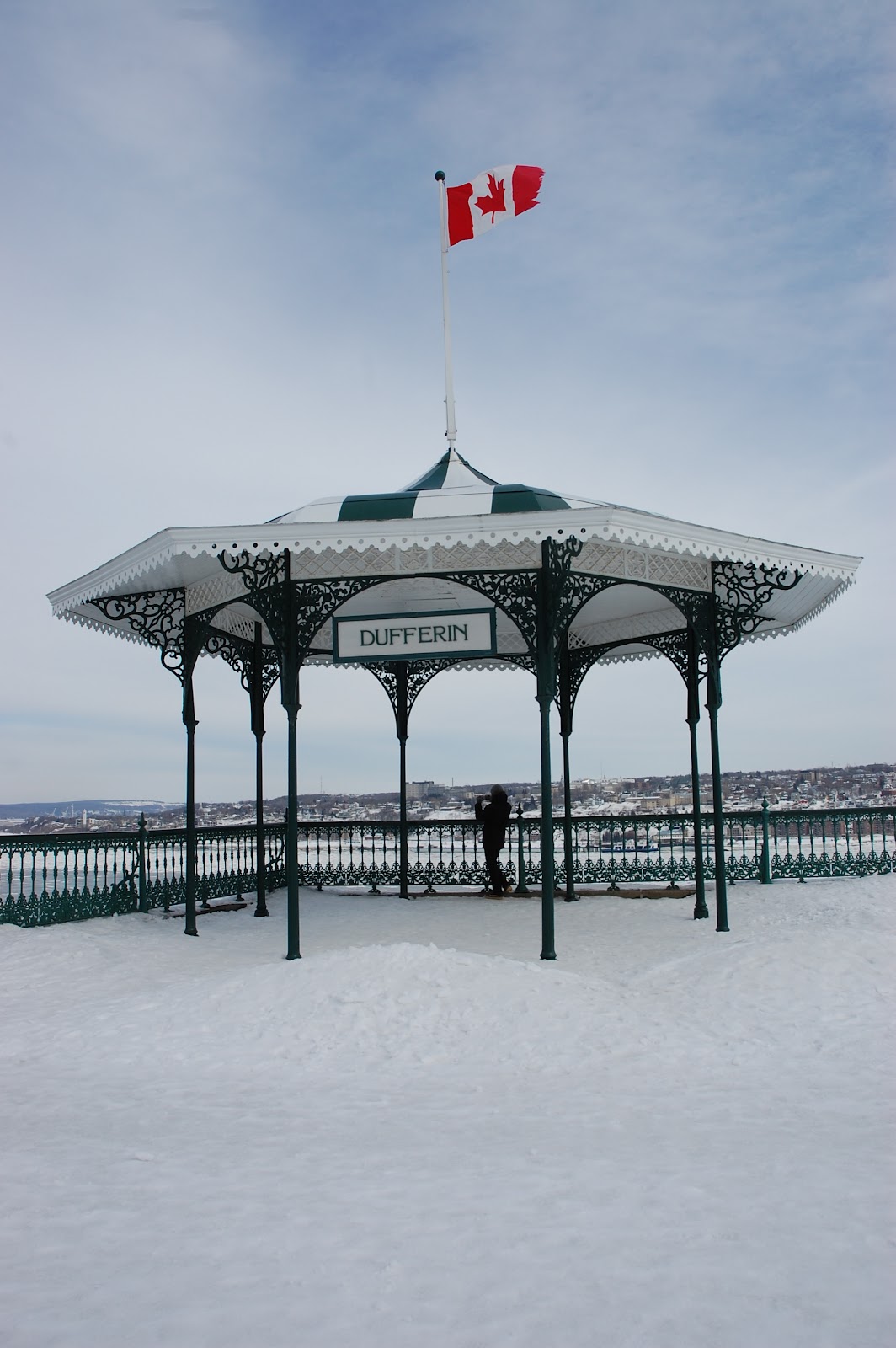 Tu veux-tu suivre nos aventures ? Tabarnak !: Balade dans le vieux ...