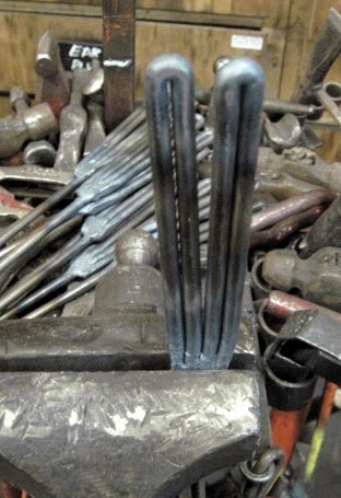 Persimmon Forge: Professional Blacksmithing: One Way to Make a Wheat Motif