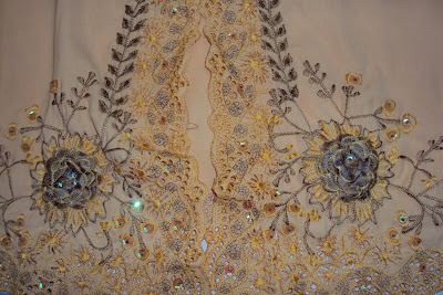 BUTIK DIEHA: BAJU KEBAYA SULAM BUNGA TIMBUL