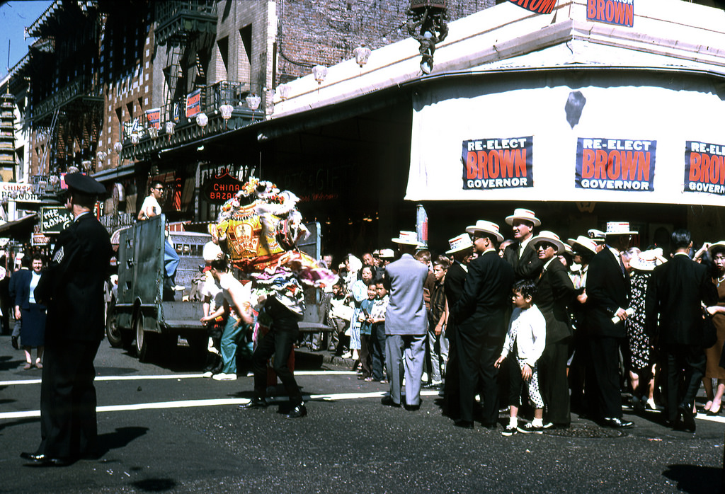 39 Wonderful Color Photos Captured Everyday Life of the United States ...