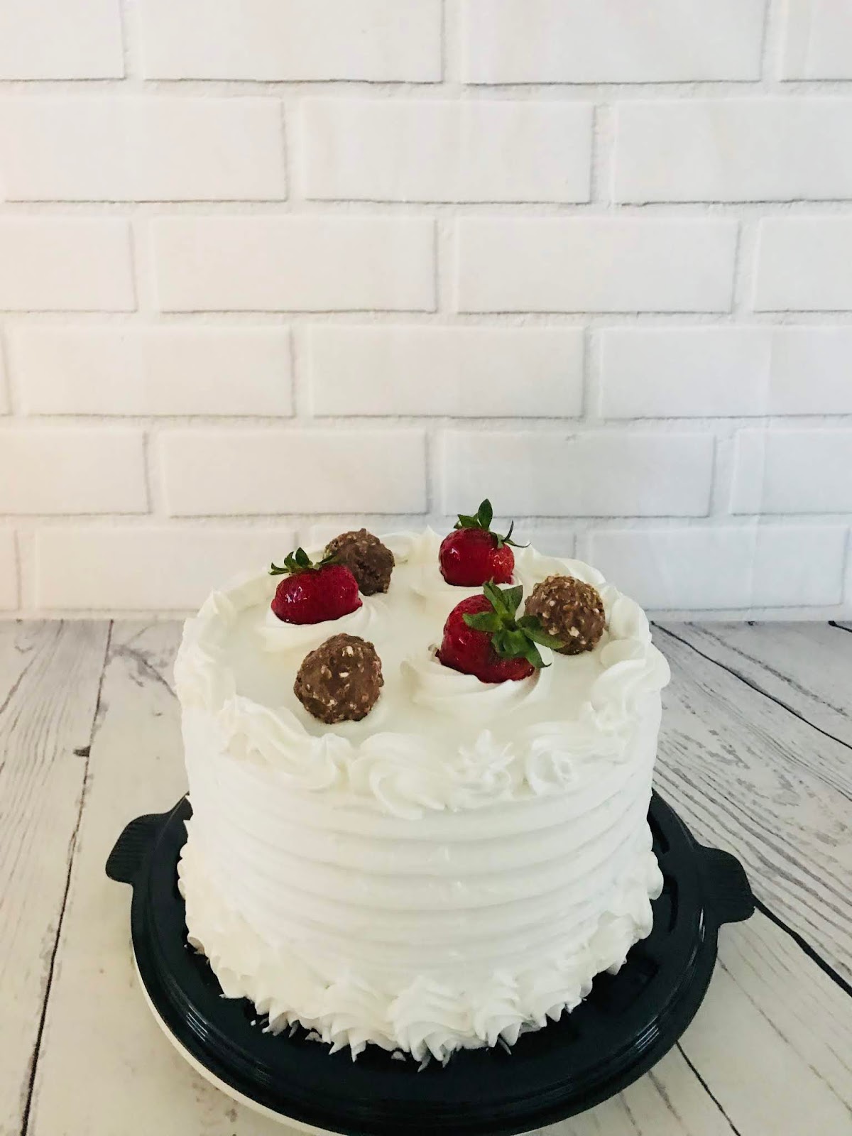 Sweets by Flor: Chantilly Cake with strawberries