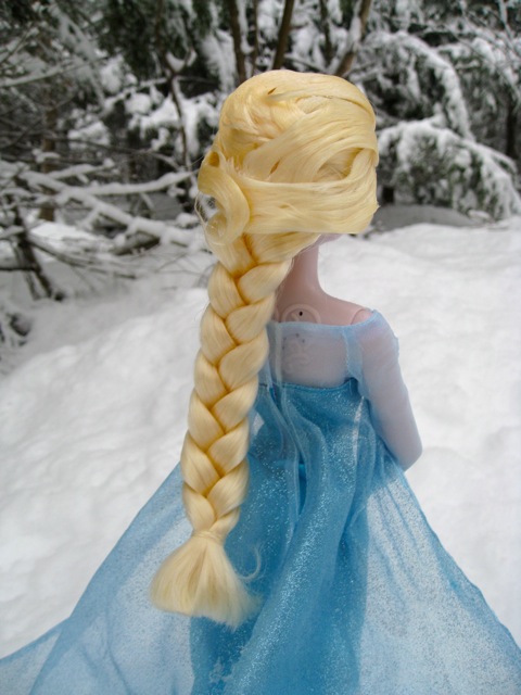 The Disney Store's "Singing Elsa" Doll from the Movie "Frozen" | The ...