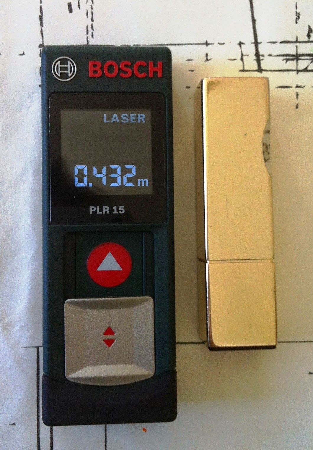 J'ai testé le télémètre laser PLR 15 de Bosch {concours inside ...