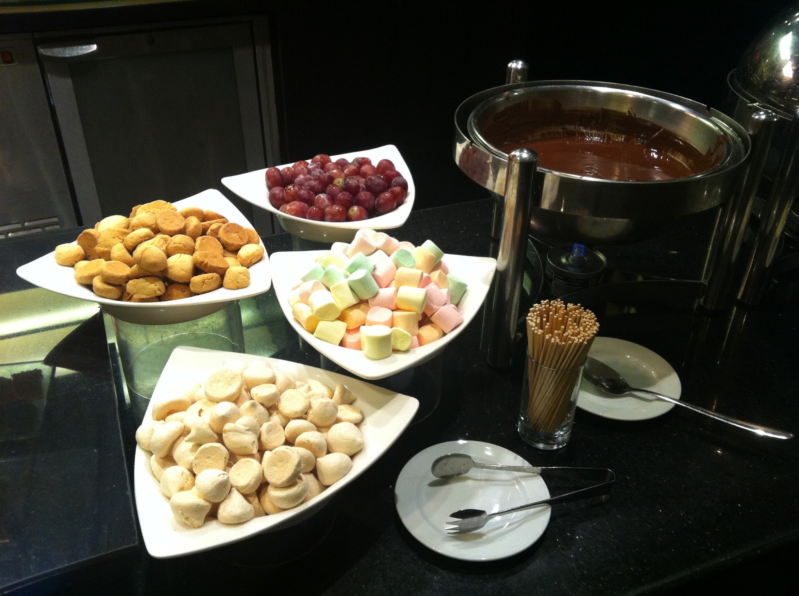 giraffeC eat.Singapore: International Buffet @ Tiffany Cafe and Restaurant @ Furama City Centre