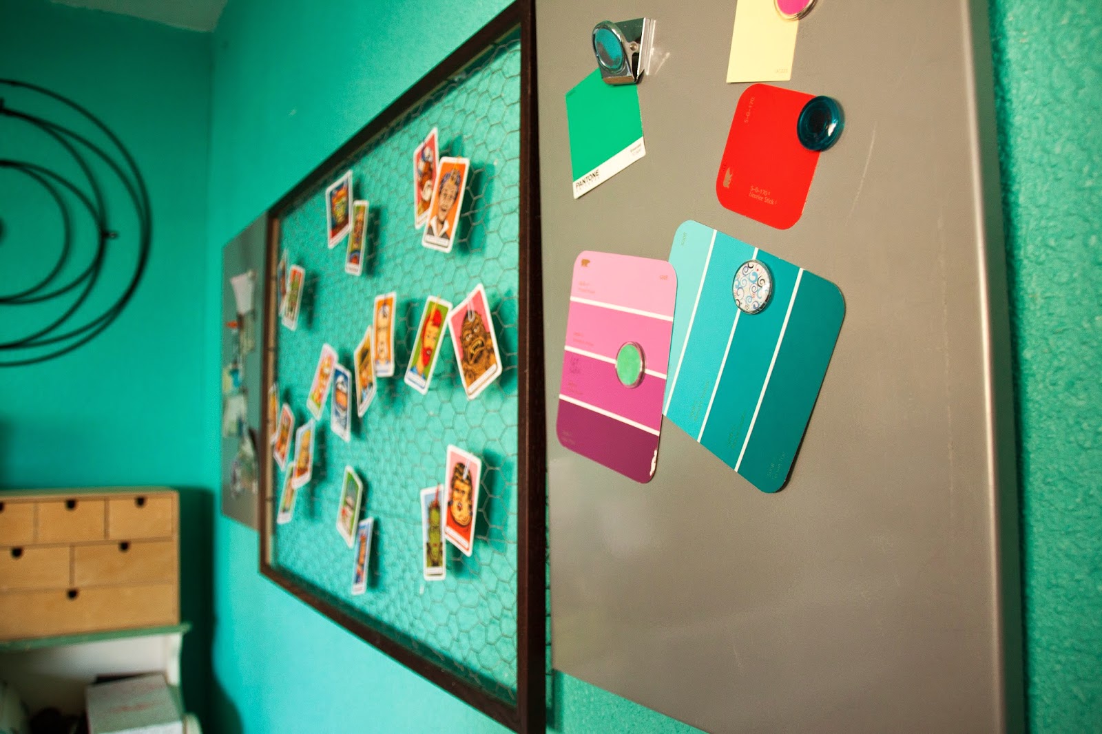 DIY Chicken Wire Bulletin Board