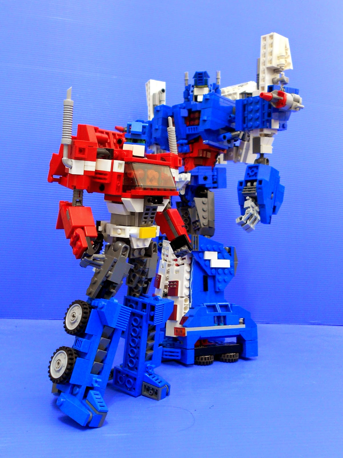 Alanyuppie's LEGO Transformers: LEGO Ultra magnus: Part 3 of 3 (Robot mode)