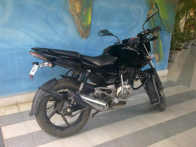 MoToRRaD CustoMIZ: Pulsar 135 modified to R15