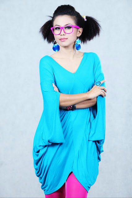 Photo Model: Model Su Shune Lae in Blue Baggy Dress and Pinky Pentyhose