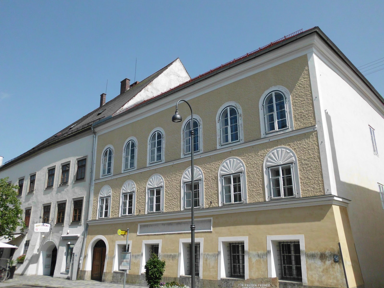 Adolf-Hitler-Birthplace-Birthouse-Braunau: Adolf Hitler Birthplace ...