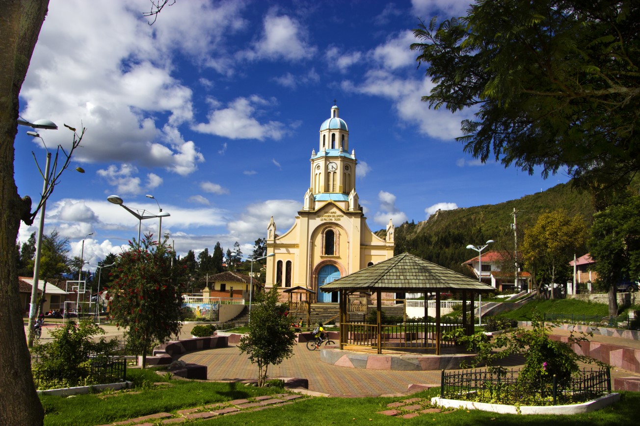 Souvenir Photo Studio, by Al Bourassa: Friday April 15, 2016 Paccha