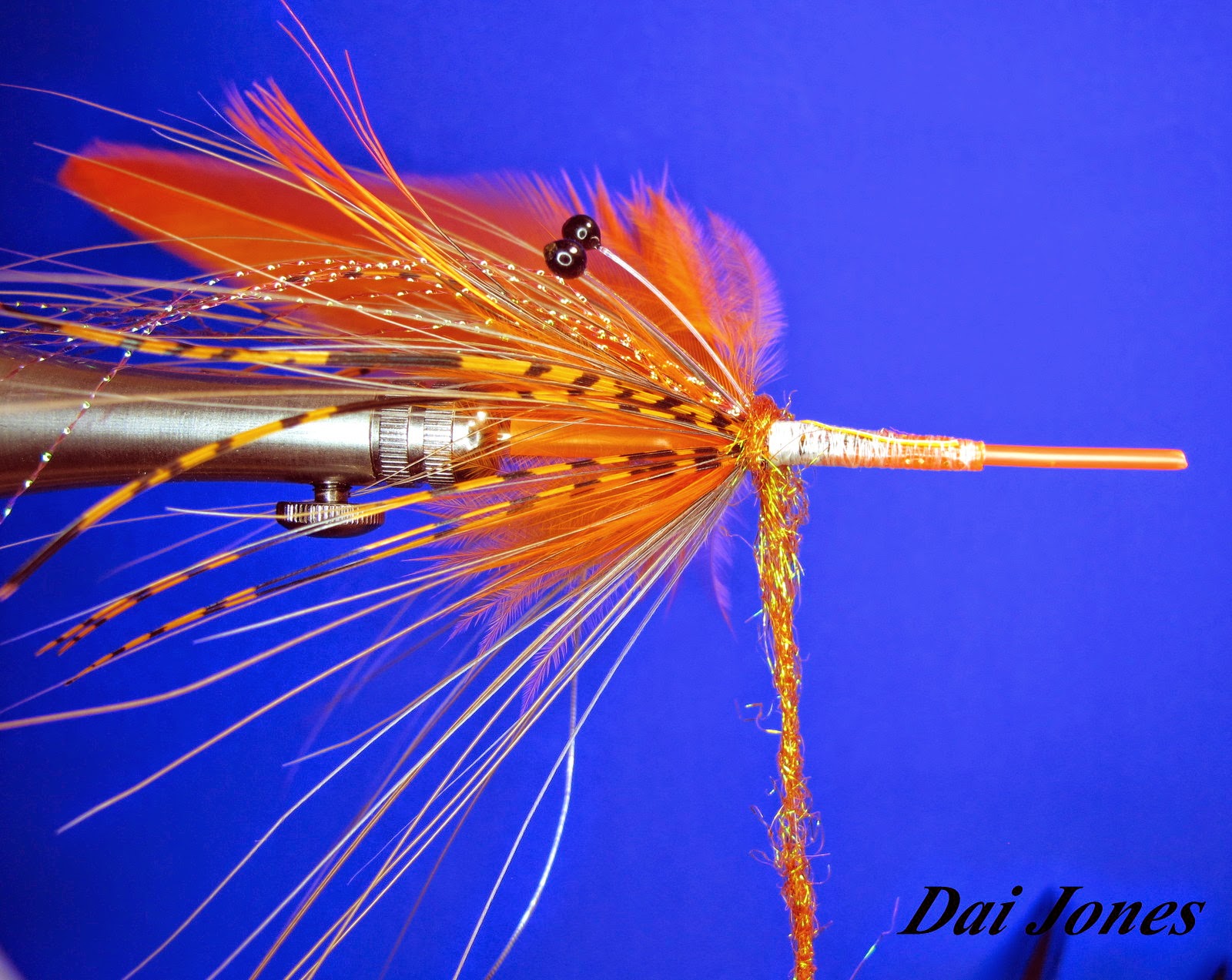 Flies step by step: Prawn tube, step by step.