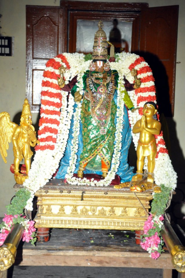 Kairavini karaiyinile - திரு அல்லிக்கேணி குளக்கரையோரம்: ChennaKesava ...