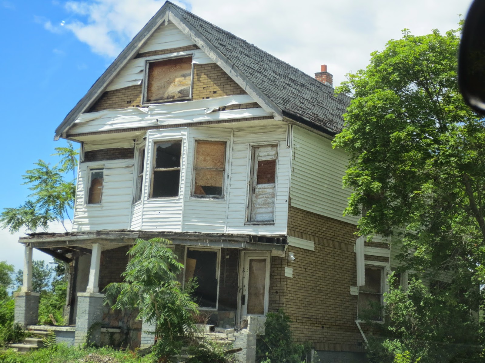 Detroit's post apocalyptic wasteland. Where have all the people gone ...