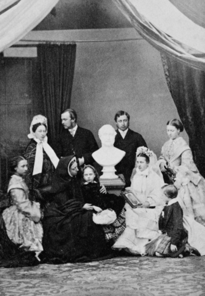 THE SAVVY SHOPPER: Queen Victoria's Family Pictures