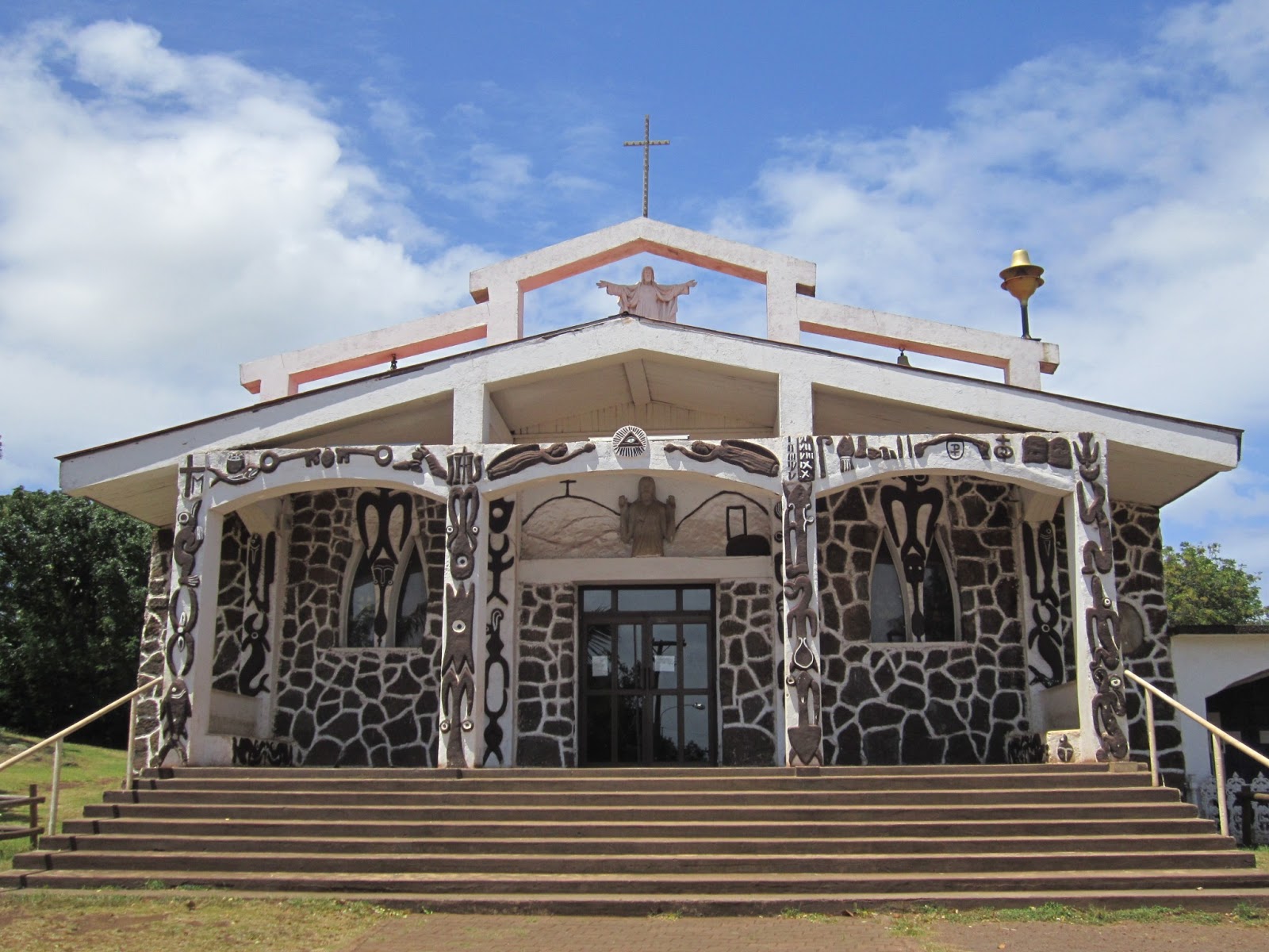 Patrícia de Paula - Street Photography: Hanga Roa church