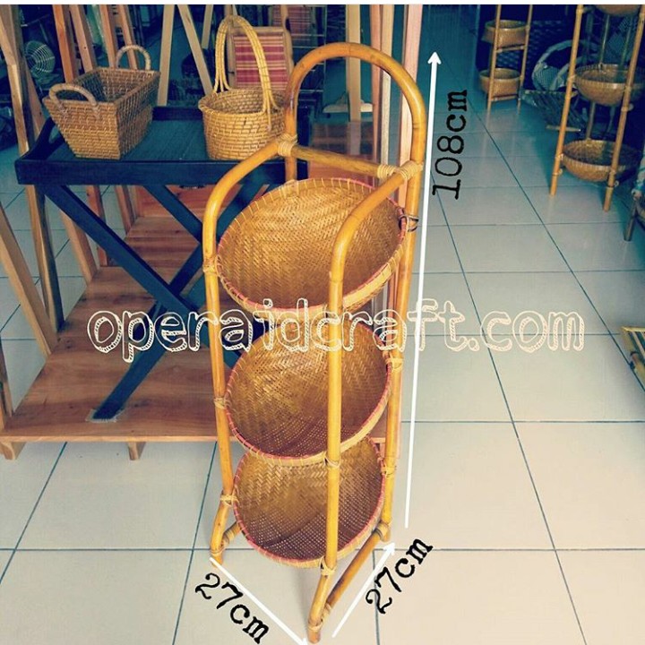 Perlengkapan Pameran Batik: Rak Bambu