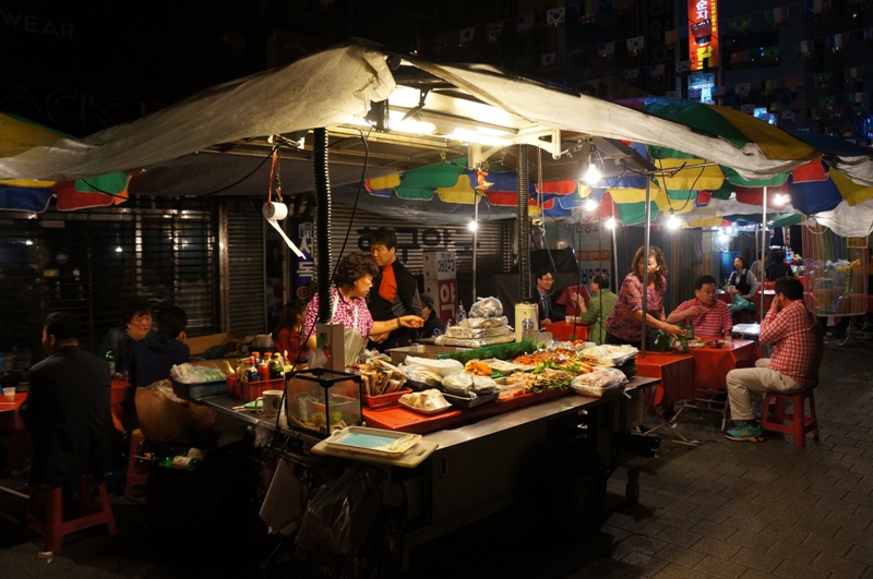 Love to Eat: Roadside Stall at Night