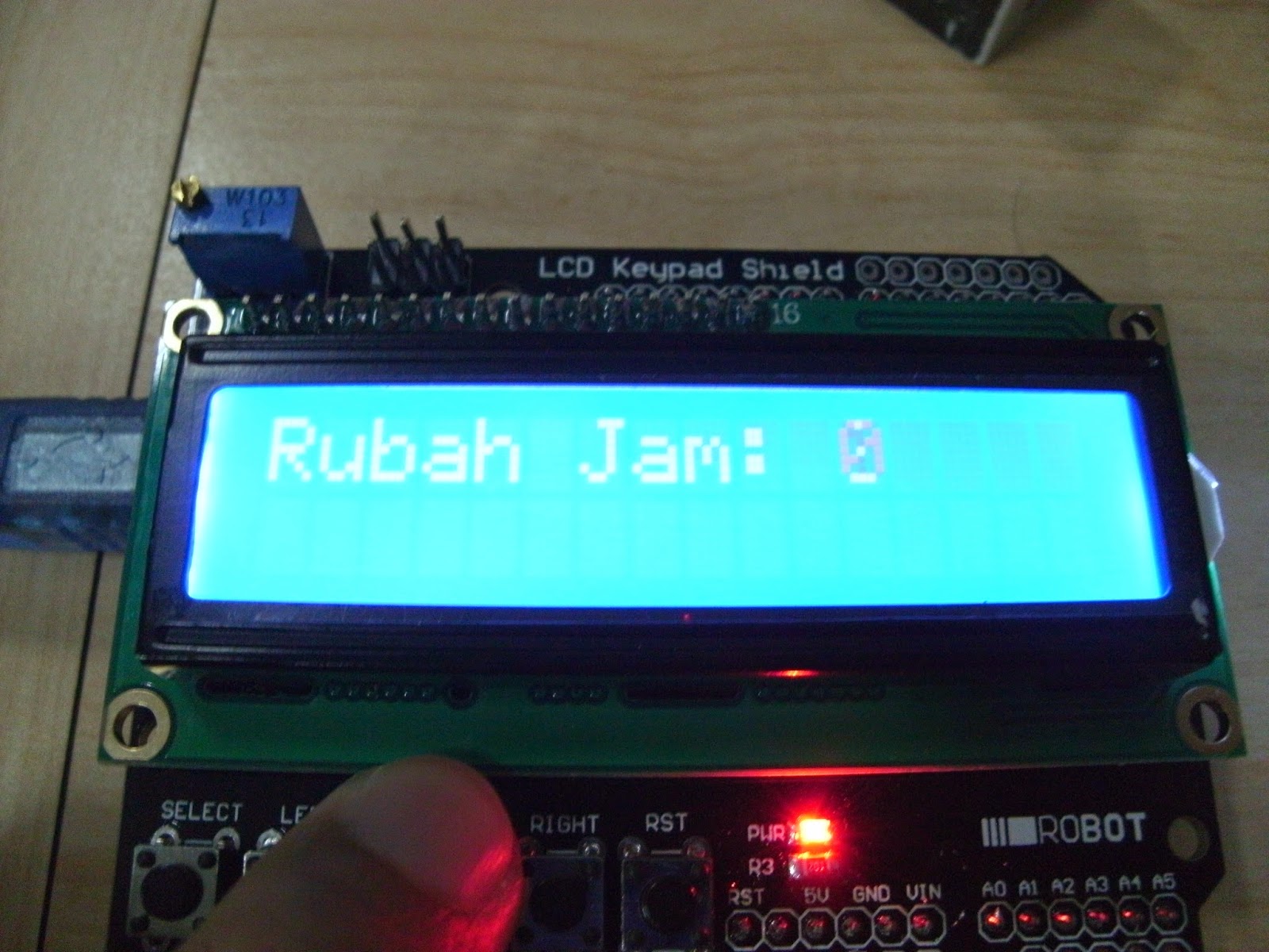Hobby Electronic: Membuat program Jam digital pada LCD shield Arduino