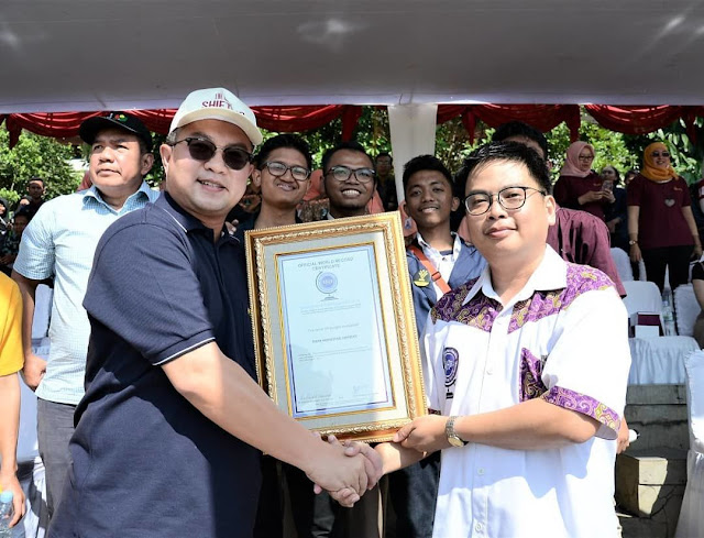 Ribuan Mahasiswa Baru IPB Pecahkan Rekor Dunia - Sang Pejalan