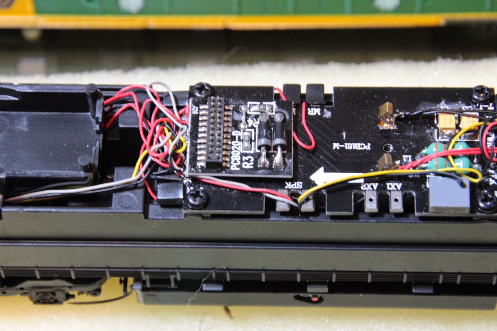 Barcoola: Fitting a NCE D14SR DCC chip to the Auscision Models AN class