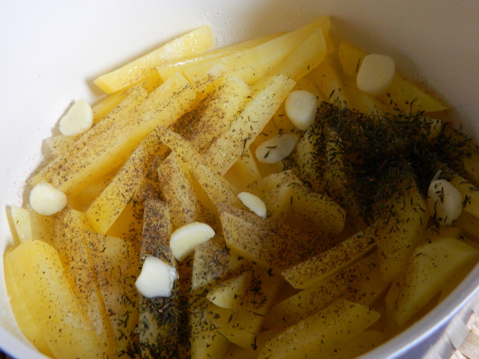 Weekend Passion: Cartofi inabusiti cu cimbru si usturoi