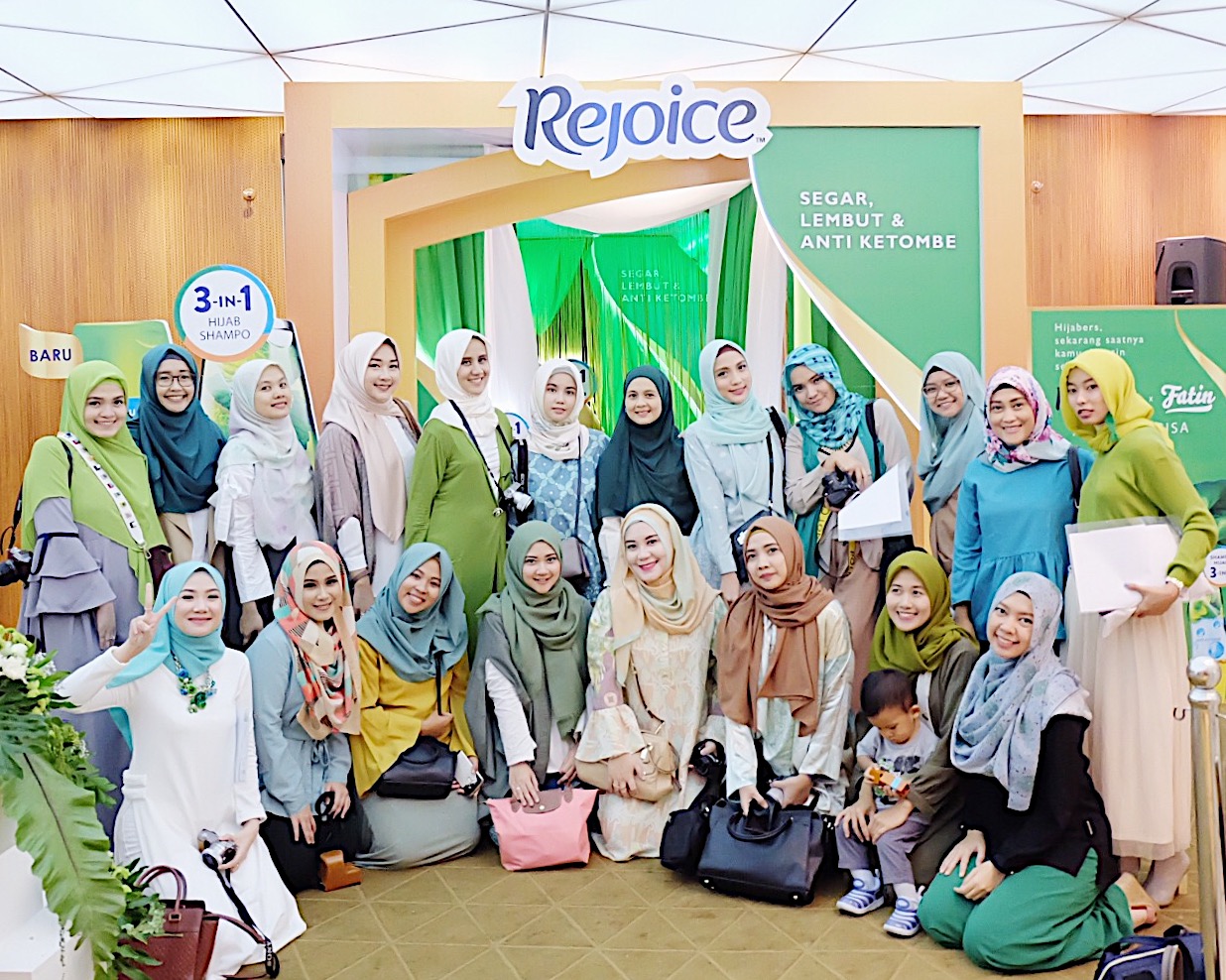 Rejoice Shampoo 3in1 Khusus untuk wanita berhijab