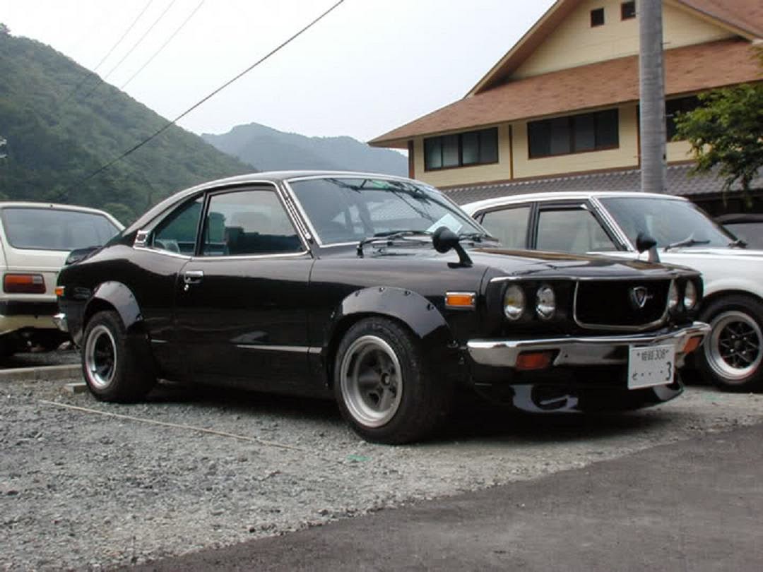 ruanganKERETA - 車の記事...: Kereta Klasik Pilihan - Mazda 808 aka RX-3