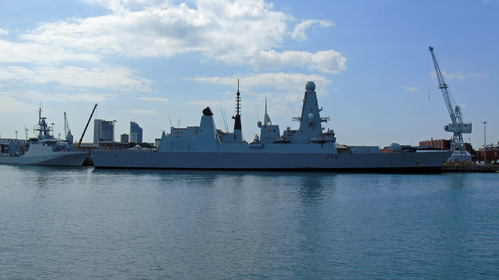 Clyde Naval Gazing: HMS Defender