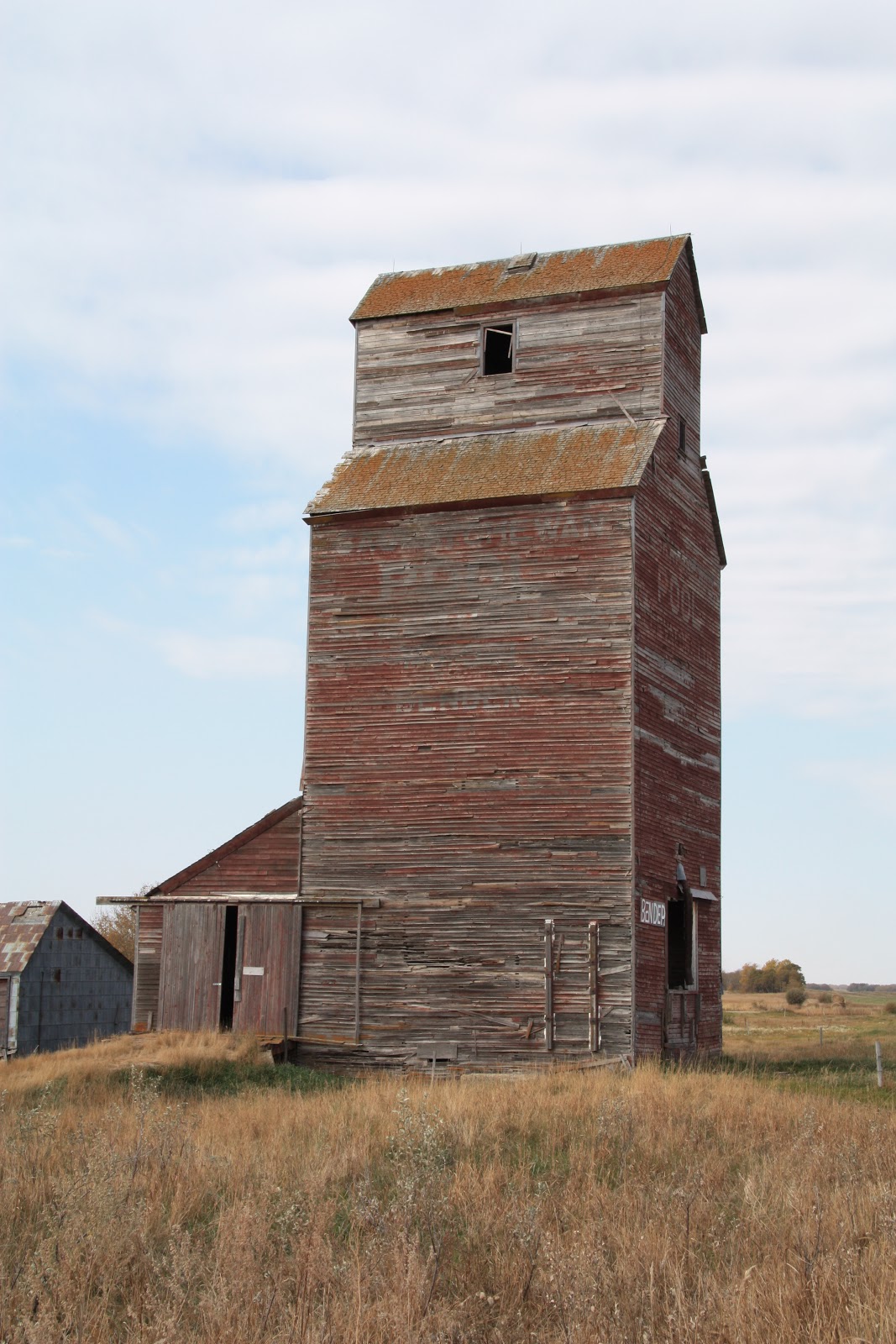 DavietheDog: Bender Saskatchewan Wheat Pool Grain Elevator
