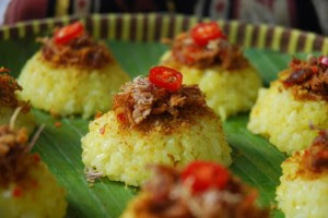 Resep Ketan Kuning Serundeng | Cara dan Resep Memasak
