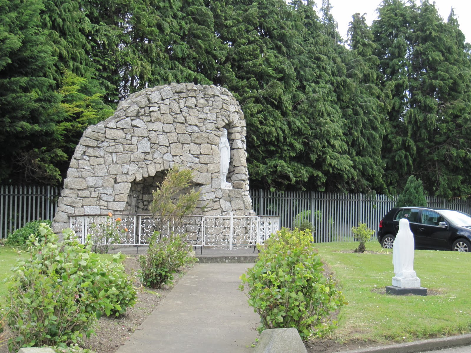 marianireland: St Bernadette's Church Clogher Road, Crumlin, Dublin 12