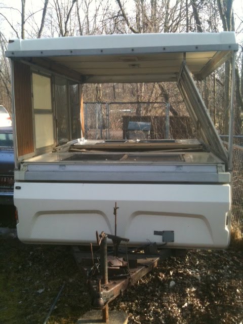 Misadventures with a 1976 Apache Mesa Popup: Collapsing the camper