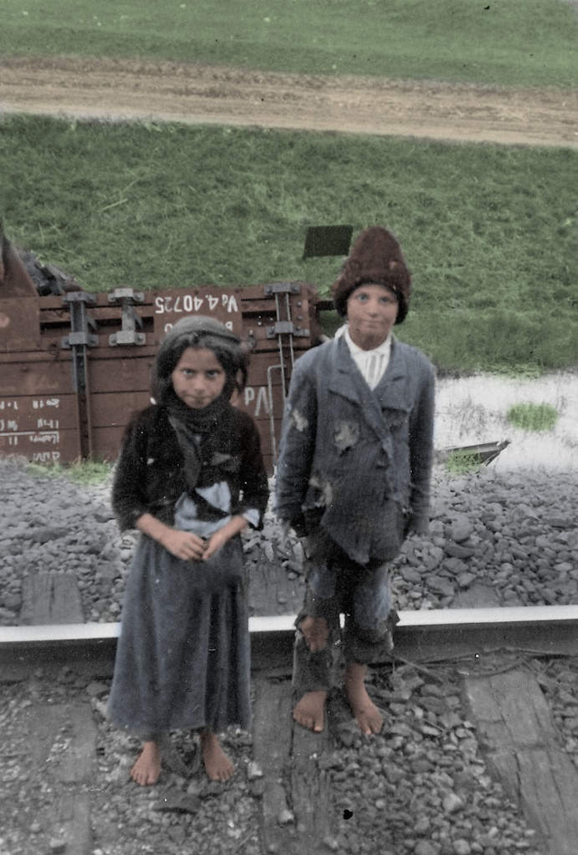Life During World War II – 28 Stunning Colorized Pictures of Children ...
