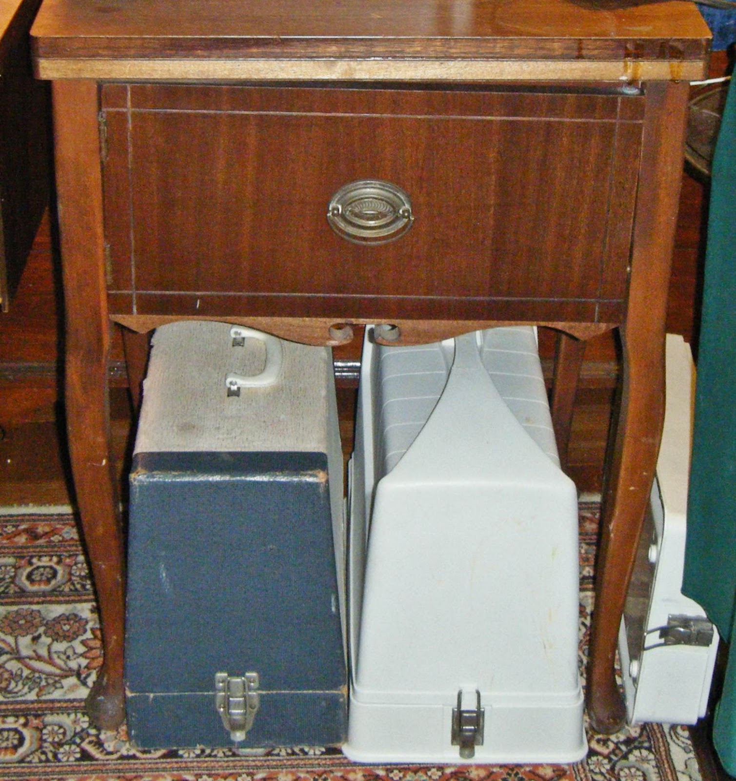 DragonPoodle Studio: Sewing Machine Cabinets